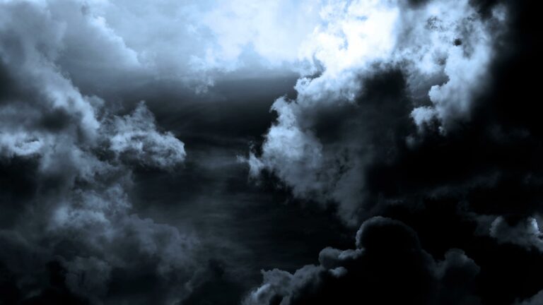 Ocean storm with thunder - Nature Sounds TV